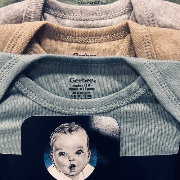 Gerber | Accessories | Gerber 5pack Newborn Onesies Neutral Solid ...